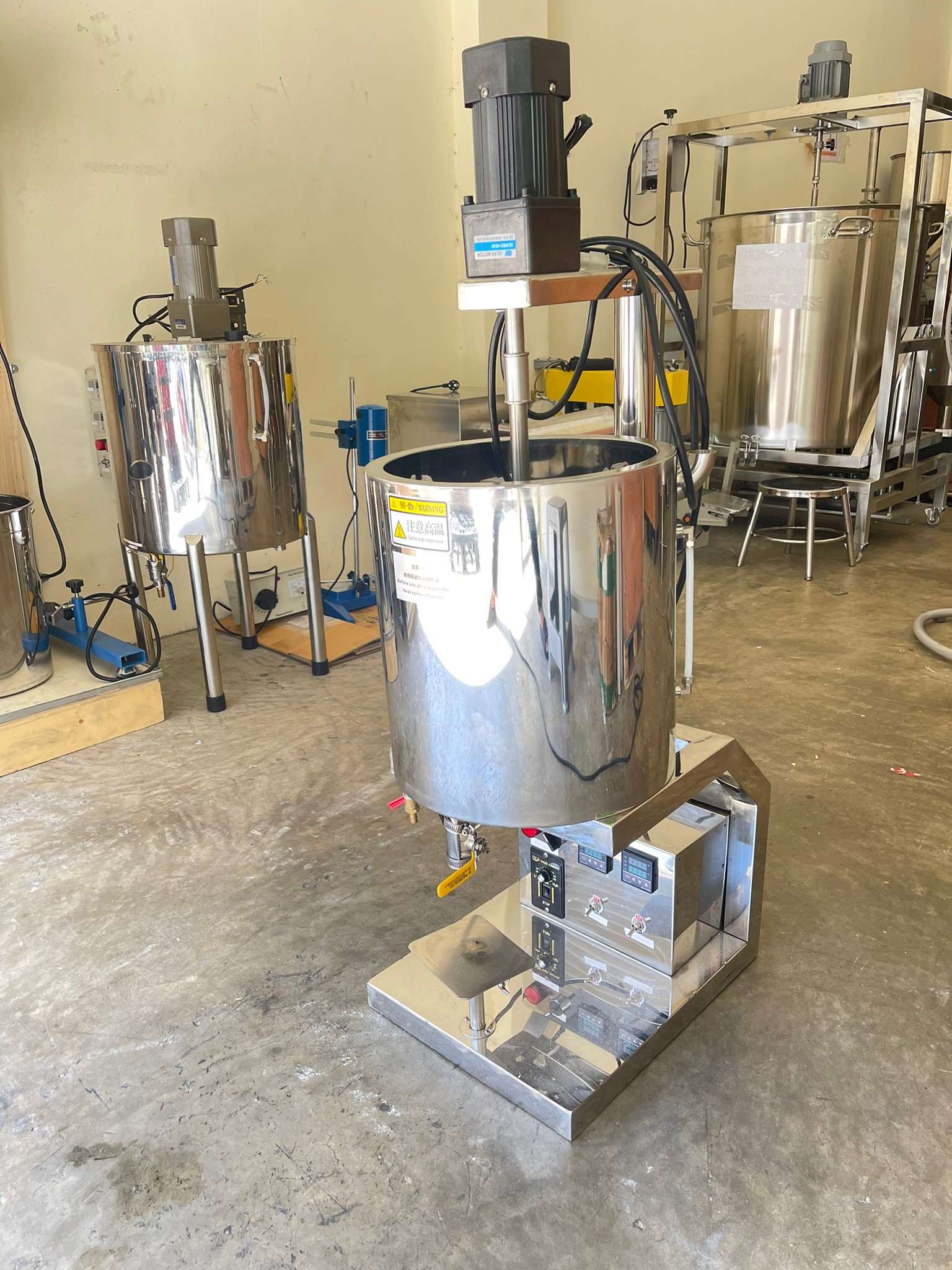 13592 SLWT-20L เครื่องบรรจุลงโมลลิปสติก | ปัญญาเคมีภัณฑ์ PYCM จำหน่ายเคมี